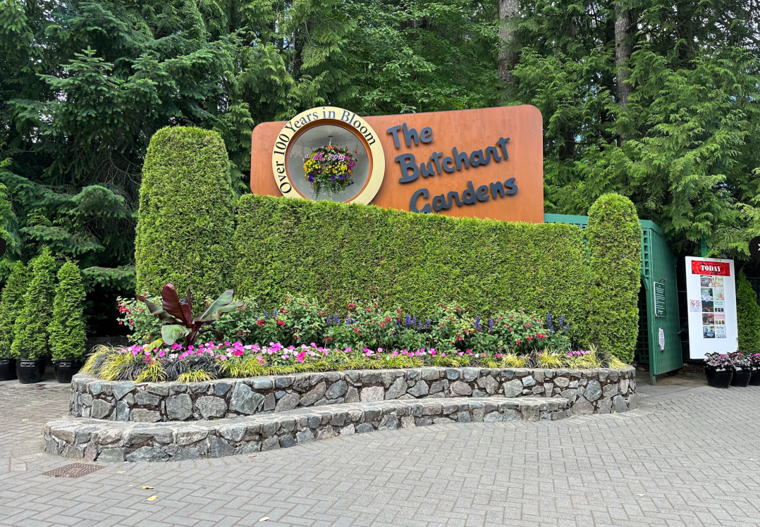 Roundtrip from Vancouver: Victoria Sightseeing & Butchart Gardens Tour ...