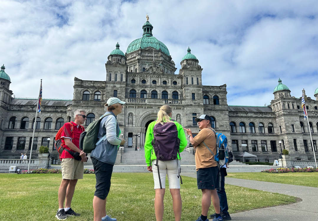 Roundtrip from Vancouver: Victoria Sightseeing & Butchart Gardens Tour ...