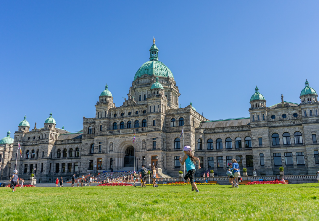 Roundtrip from Vancouver: Victoria Sightseeing & Butchart Gardens Tour ...